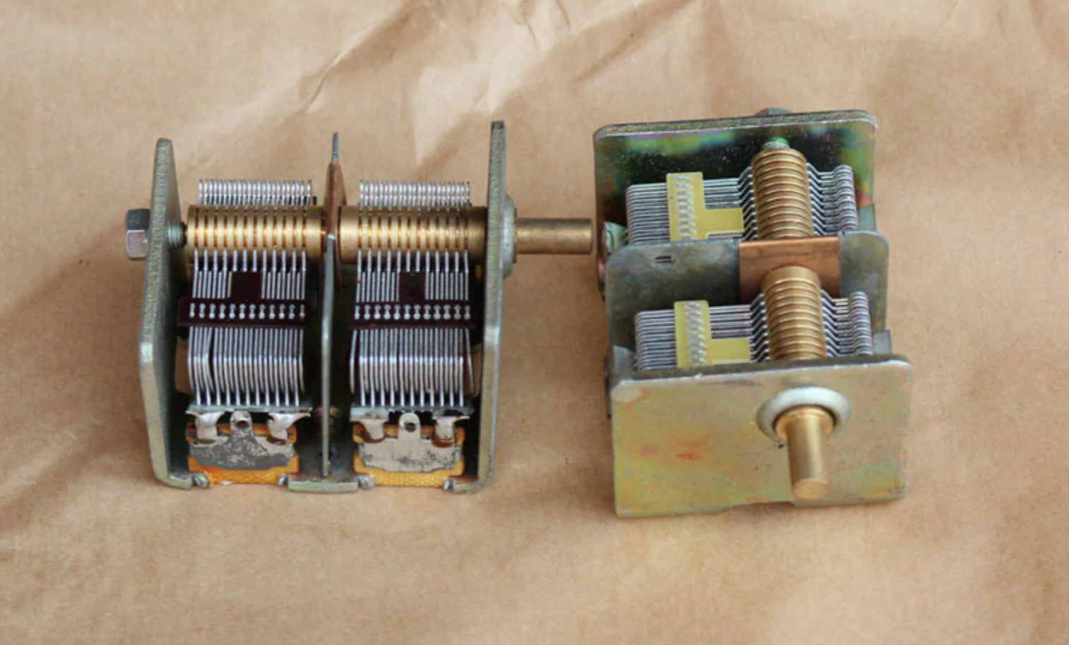 Variable Capacitors in Classic Radios: How Mechanical Tuning Finds a ...